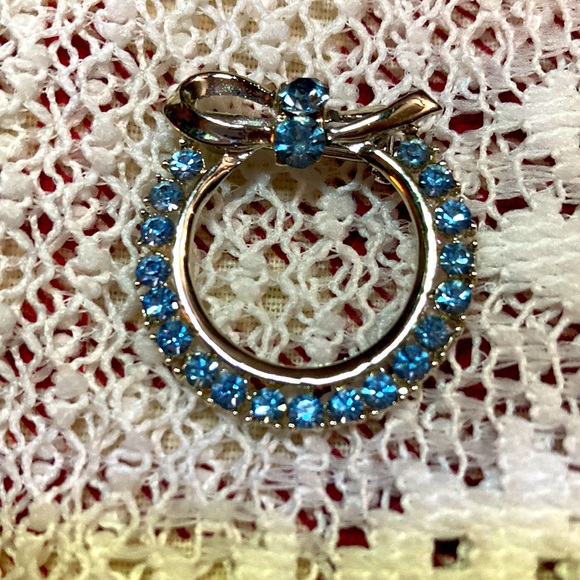 Jewelry | Vintage Brooch Pin Light Blue Rhinestones Silver Tone Circle ...